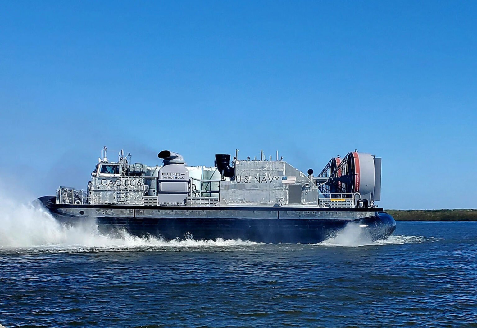 US Navy Takes Delivery of LCAC 106